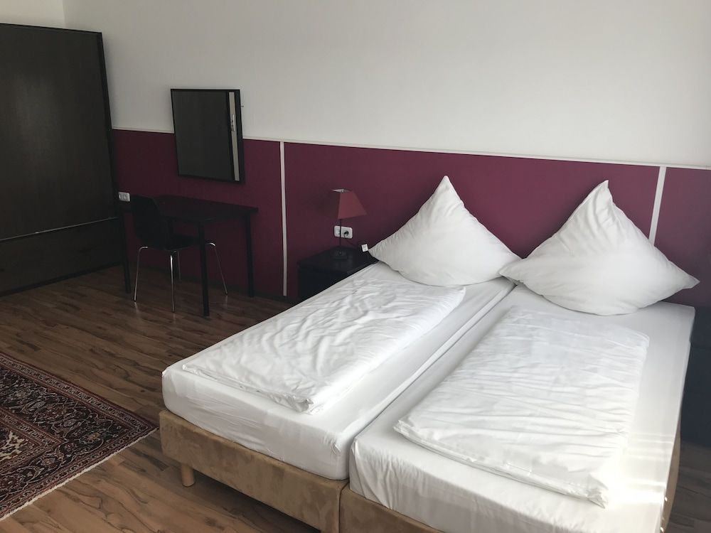 Garni Hotel Lore i Hamburg - Boka de bästa erbjudandena!