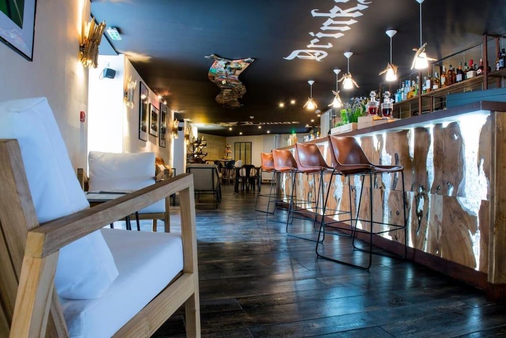 Rock Noir Hôtel & Spa i La Salle-les-Alpes - Boka de bästa erbjudandena!