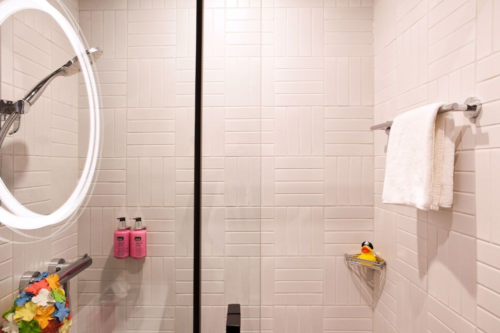 MOXY Rust i Rust - Boka de bästa erbjudandena!