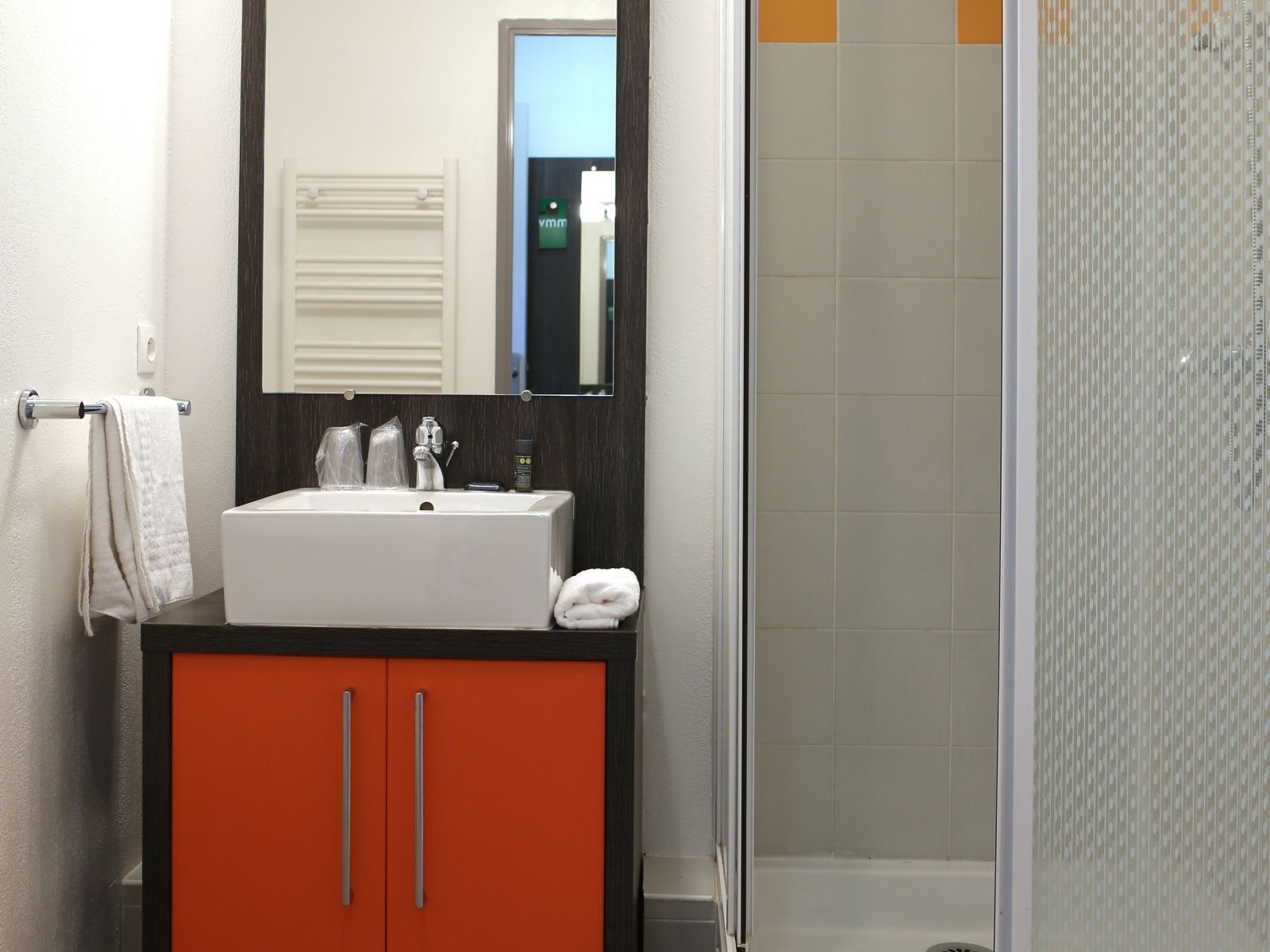 Adonis Paris Sud i Chevilly-Larue - Boka de bästa erbjudandena!