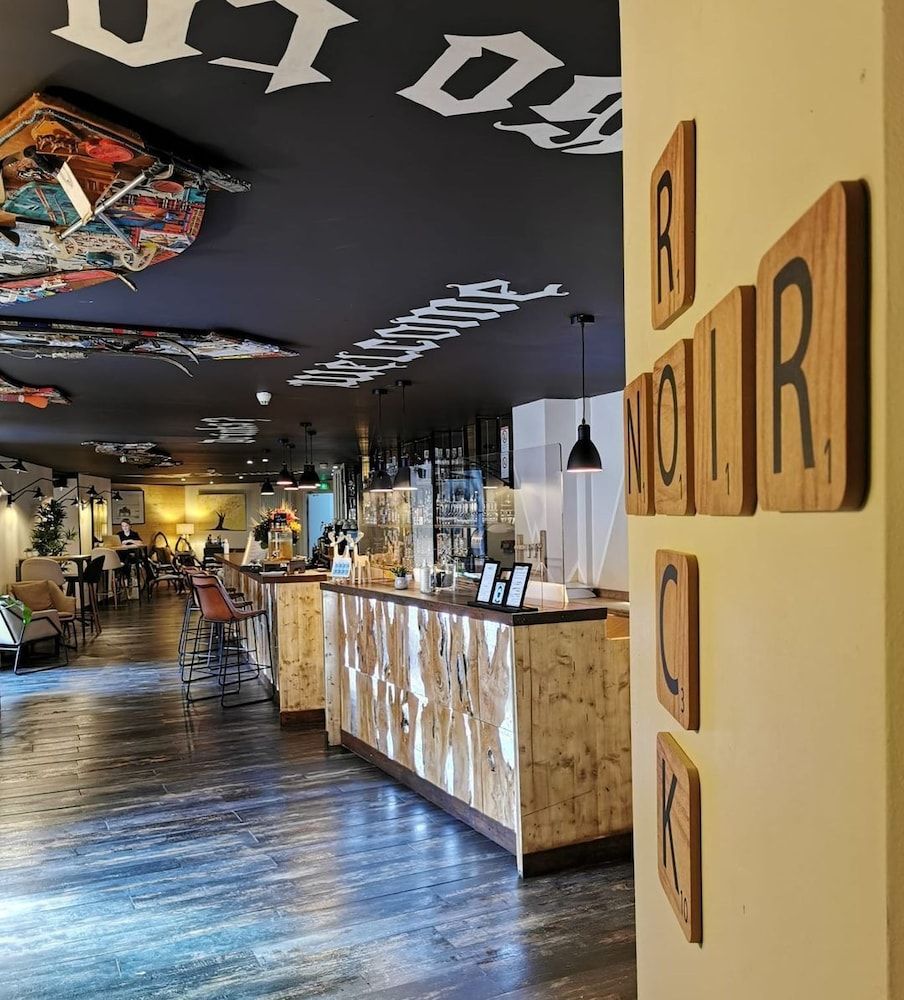 Rock Noir Hôtel & Spa i La Salle-les-Alpes - Boka de bästa erbjudandena!