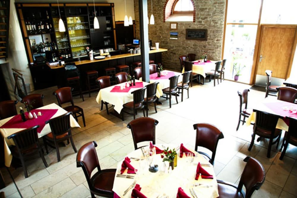 Hotel & Restaurant Taubennest i Drei Gleichen - Boka de bästa erbjudandena!