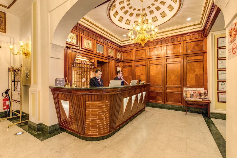 Augusta Lucilla Palace i Rome - Boka de bästa erbjudandena!